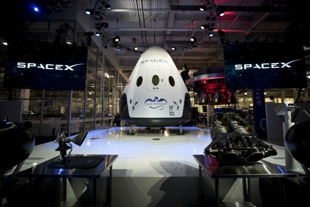 Dragon V2: Elon Musk Unveils SpaceX's Manned Space Taxi Dragon V2: Elon Musk Unveils SpaceX's Manned Space Taxi