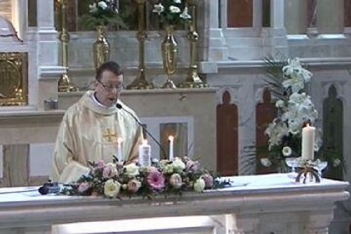 Irish Priest a Global Star for Singing Hallelujah at Wedding | IBTimes UK