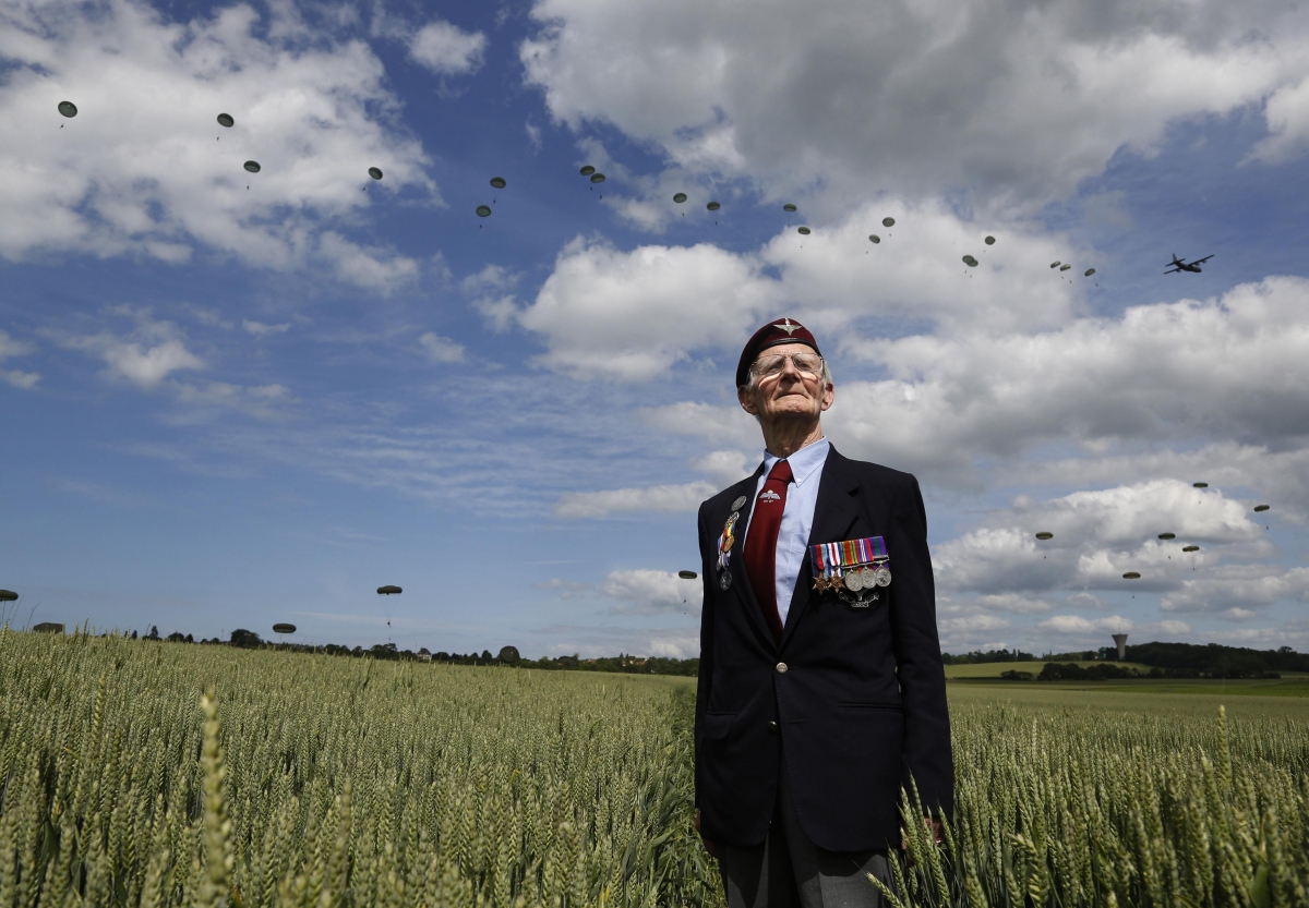 D-Day Veterans Parachute in Again for 70th Anniversary | IBTimes UK