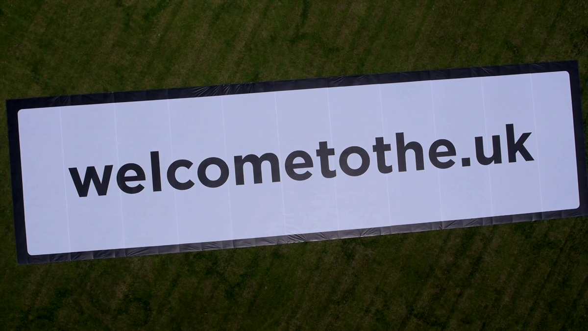 World's Largest Welcome Sign Unveiled at Heathrow | IBTimes UK