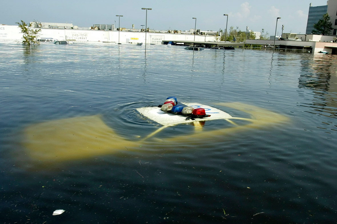 Hurricane Katrina Powerful Photos Of The Storm That Devastated New