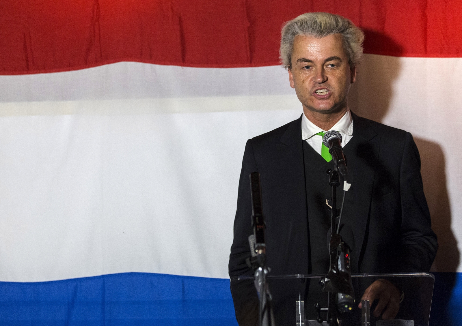 Dutch Politician Geert Wilders: 'If You're Waving an Isis Flag You're ...