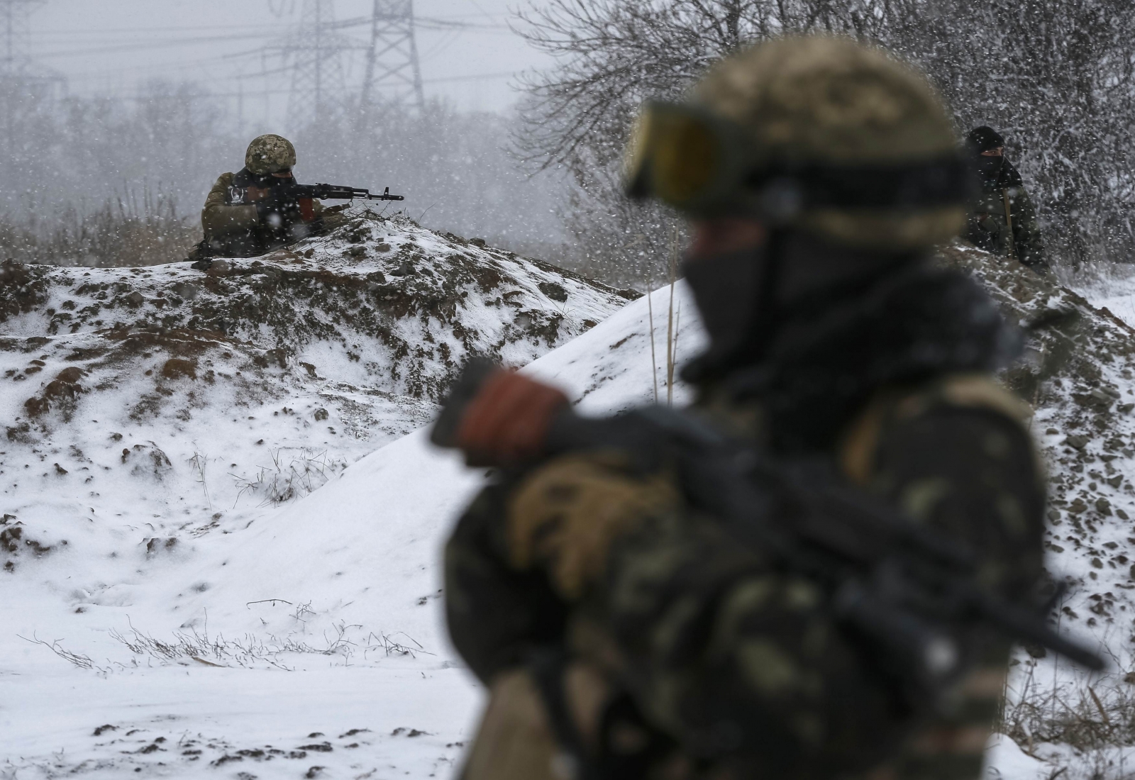 Ukraine: Heavy shelling hits Debaltseve where rebels reject ceasefire ...