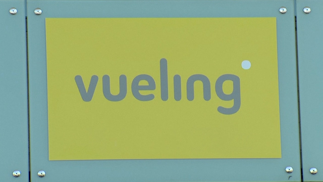 Vueling Airbus A320 makes emergency landing in Barcelona | IBTimes UK