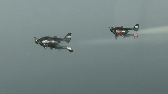 Jetmen duo use carbon fibre wings to fly over Dubai [Video] | IBTimes UK