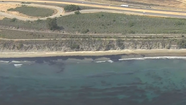 US: Ruptured pipeline spills 21,000 gallons of oil over California ...