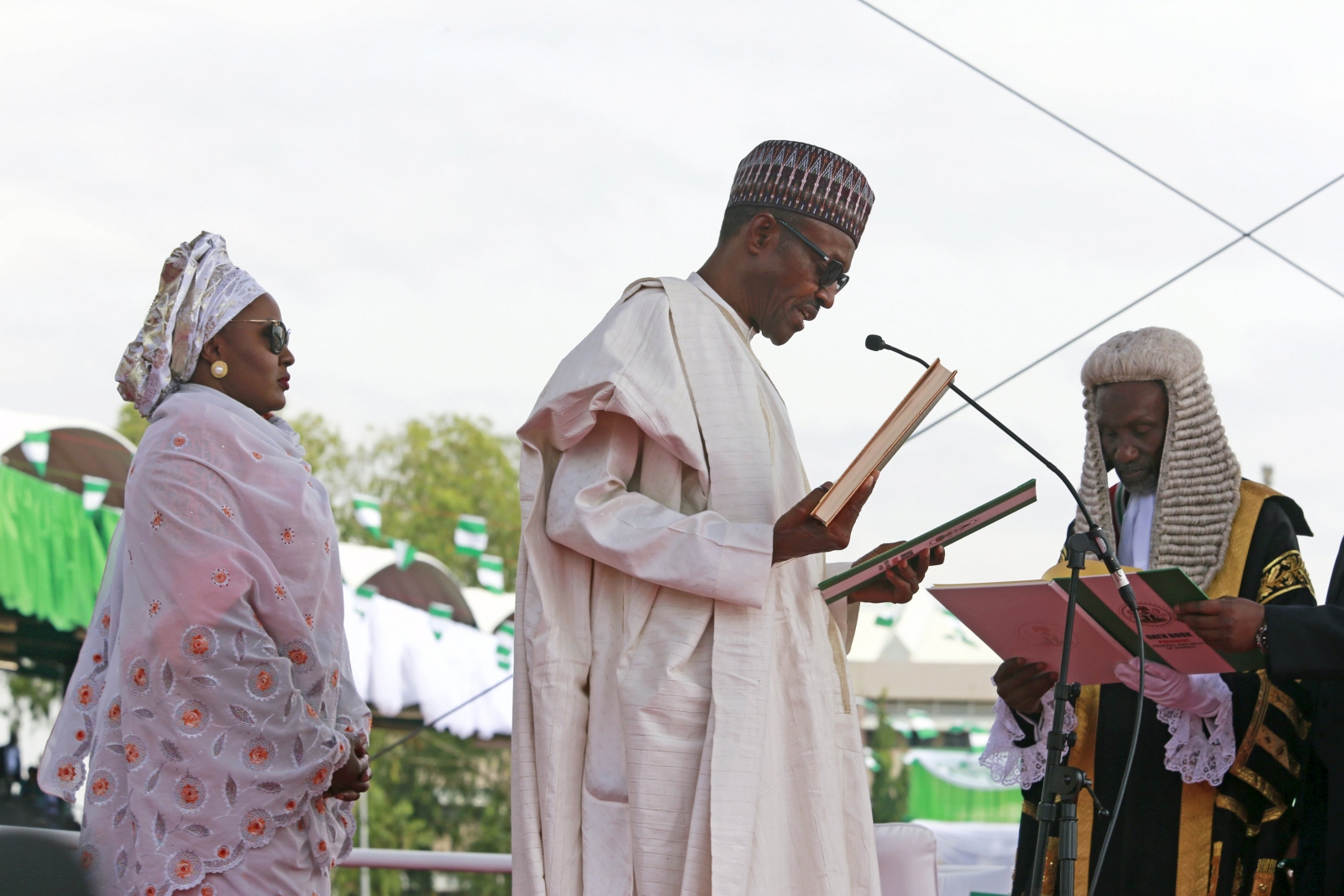 Nigeria: Muhammadu Buhari sworn in as President amid crippled economy ...