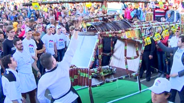 Russia: Town builds world's largest horsemeat sausage helicopter ...