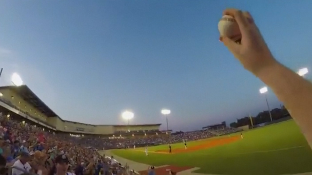 Micah Graves catches baseball barehanded at match in Mississippi ...