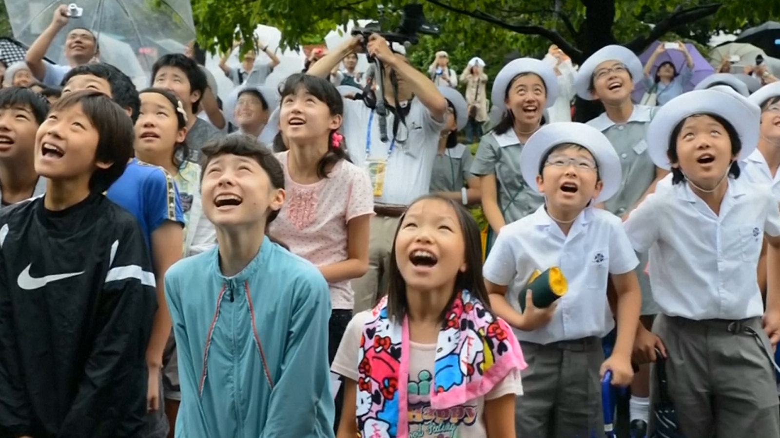 Japan: Huge crowd gathers to watch leap second in Tokyo [video ...