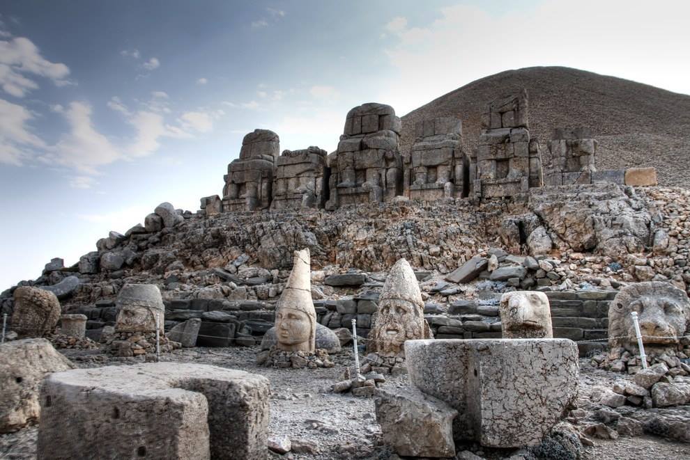 World's oldest pictograph discovered in Göbekli Tepe shows decapitated ...