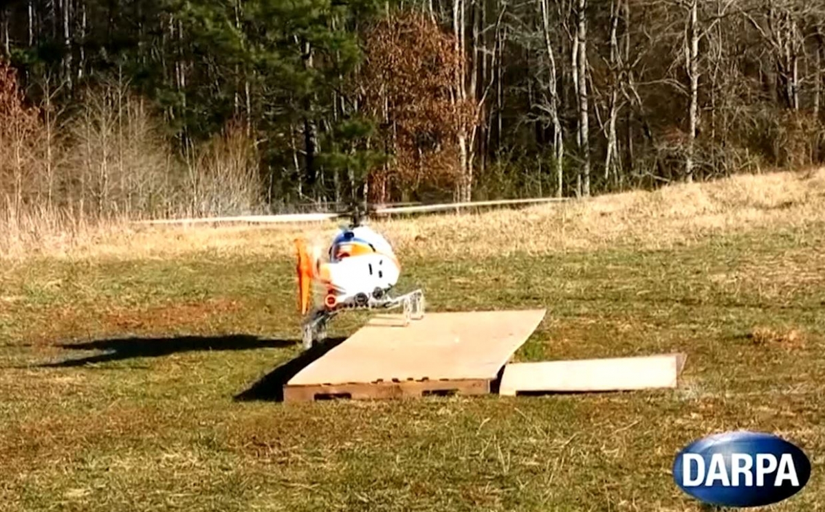 US defence researchers test helicopter with robotic spider legs [Video ...