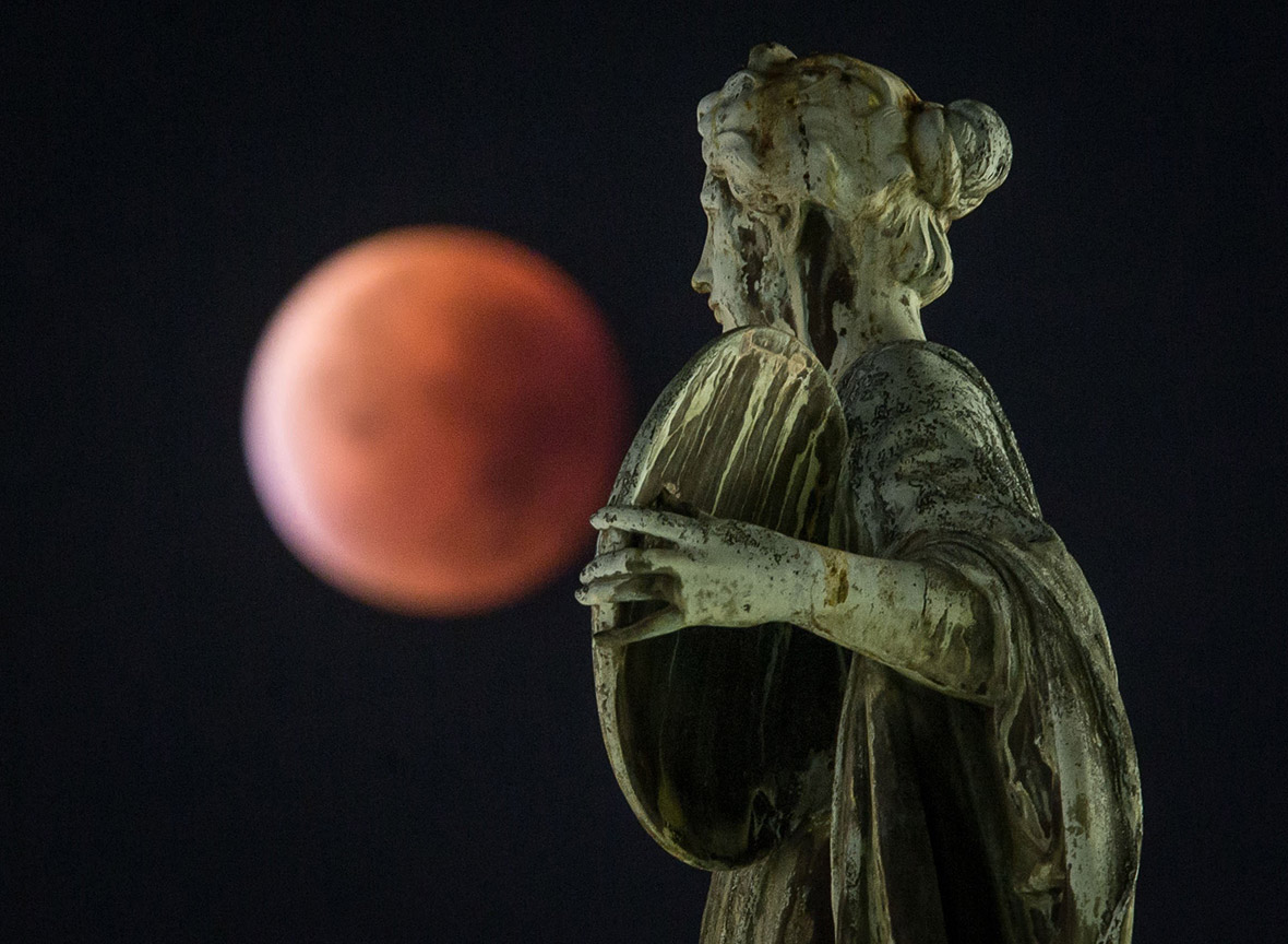 Blood supermoon: Amazing total lunar eclipse photos from around the world