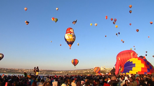Mexico: 200 hot air balloons launched for festival in Leon | IBTimes UK