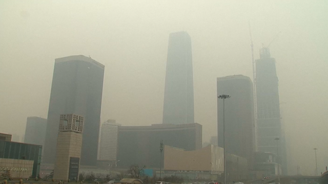 Beijing pollution: China capital issues red alert and takes emergency ...