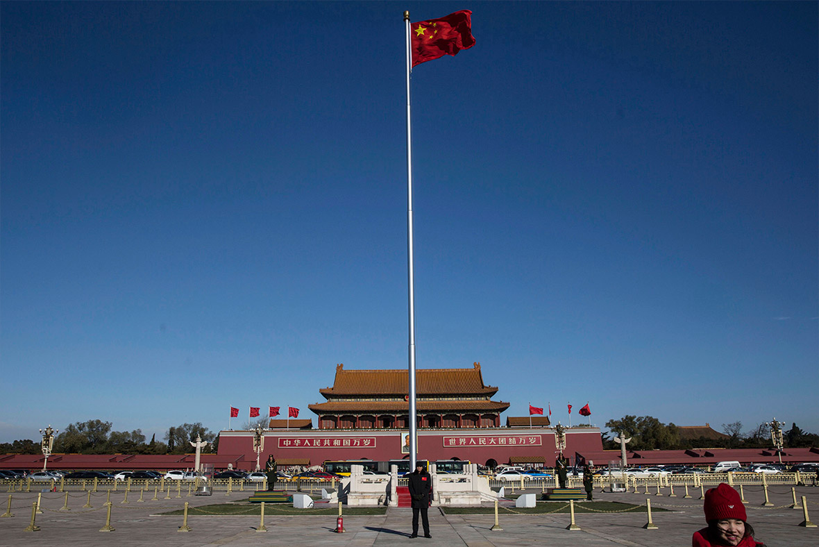 China: Thick smog obscures Beijing landmarks in first ever air ...