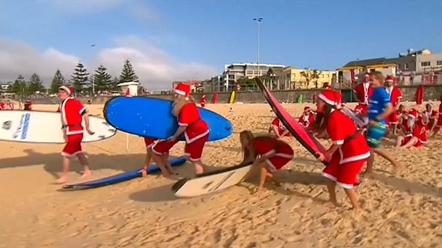 Australia: Surfing Santas set world record | IBTimes UK