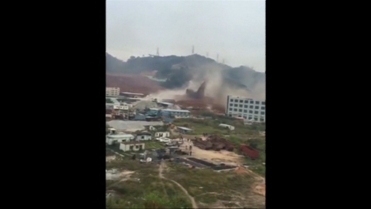 China: Eyewitness video captures moment deadly landslide hits 33 ...