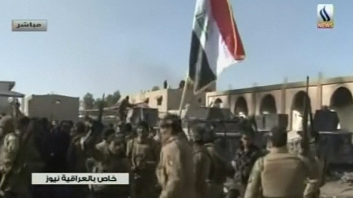 War on Isis: Iraq forces raise flag above Ramadi after routing Daesh ...