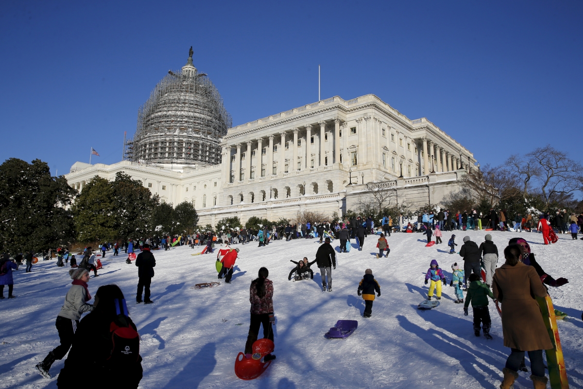 Winter storm Jonas: Epic snowball fight breaks out in Washington DC ...