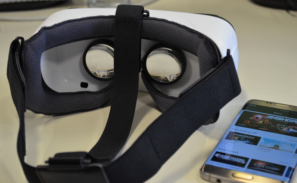 Samsung Gear Vr Review Virtual Reality For The Masses But Is It Any