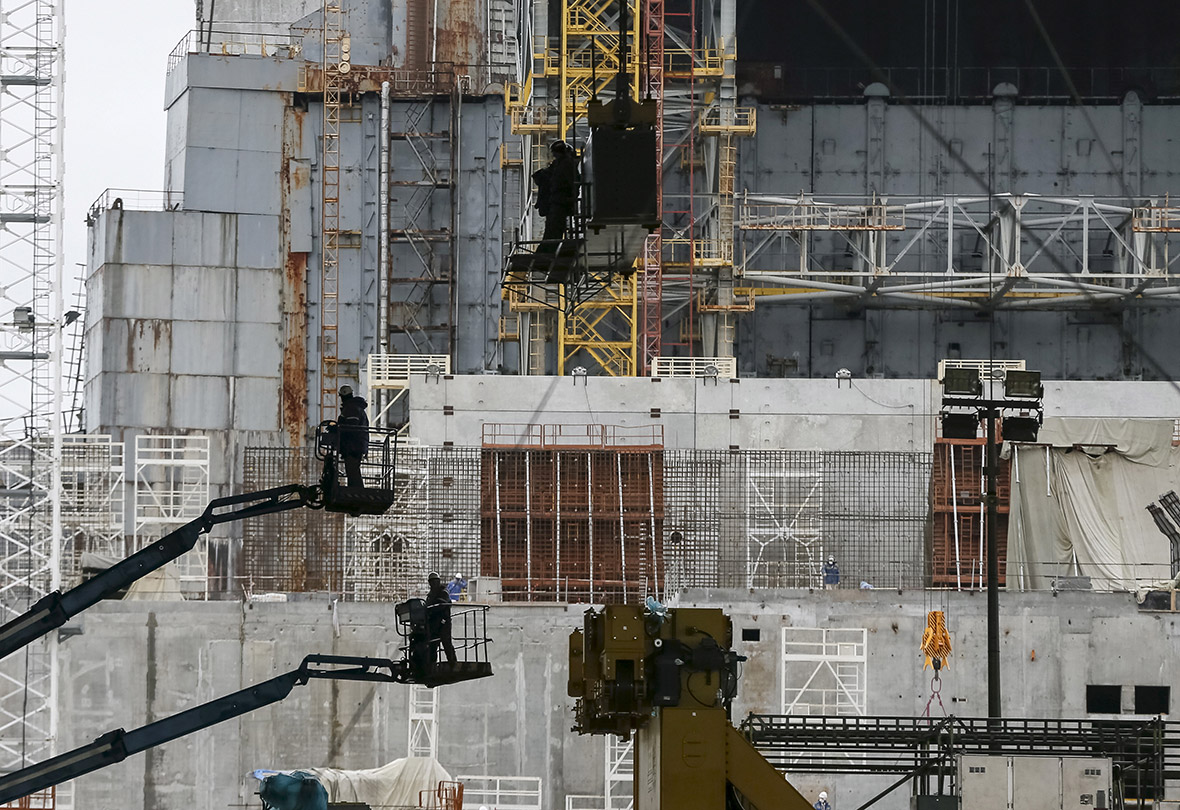 Chernobyl: Huge sliding arch to block radiation is nearing completion ...