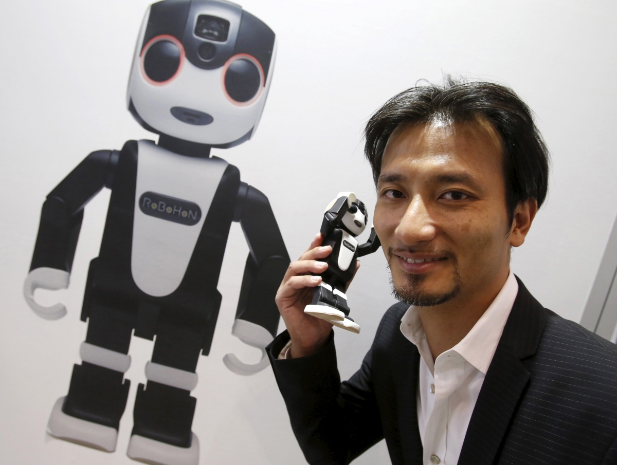 RoBoHon: Sharp launches $1,800 cute personal robot companion that walks ...