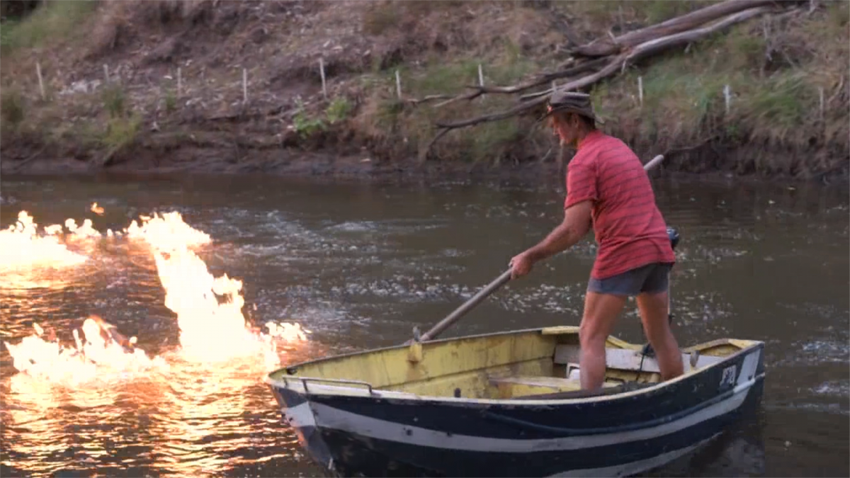 Fracking: Australia's Condamine River erupts in flames due to methane ...