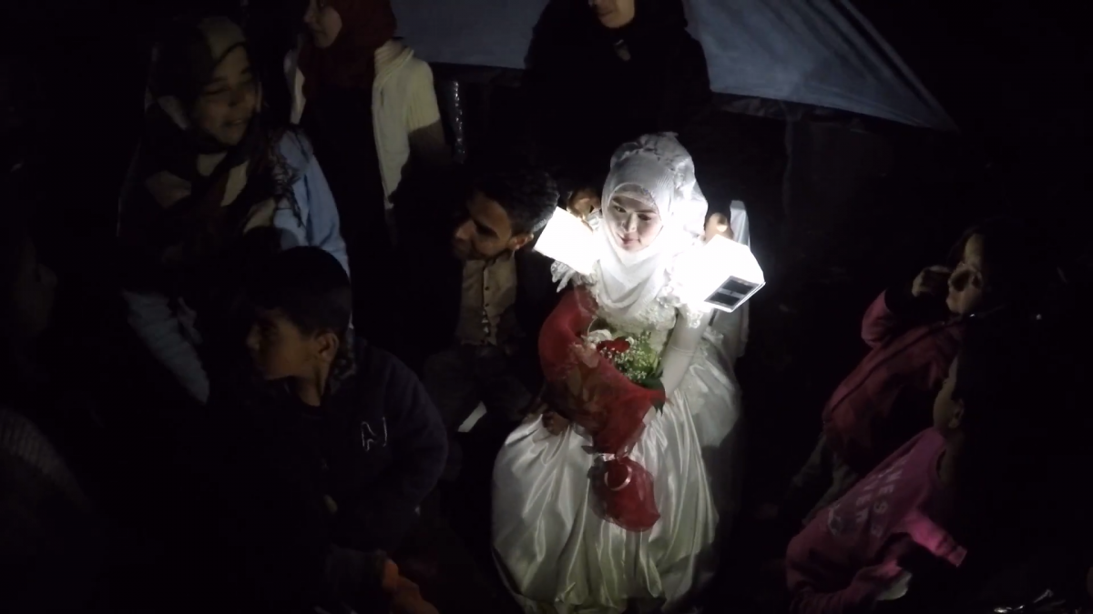 Syrian Refugee Couple Tie The Knot In Muddy Tent At Idomeni Camp