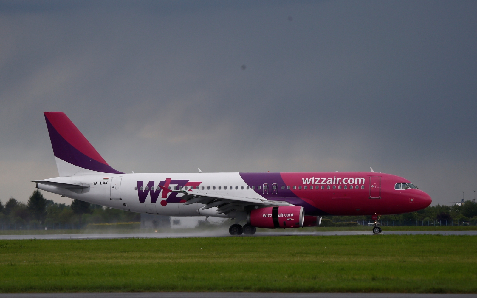 Budget airline Wizz Air sets up base at Luton airport