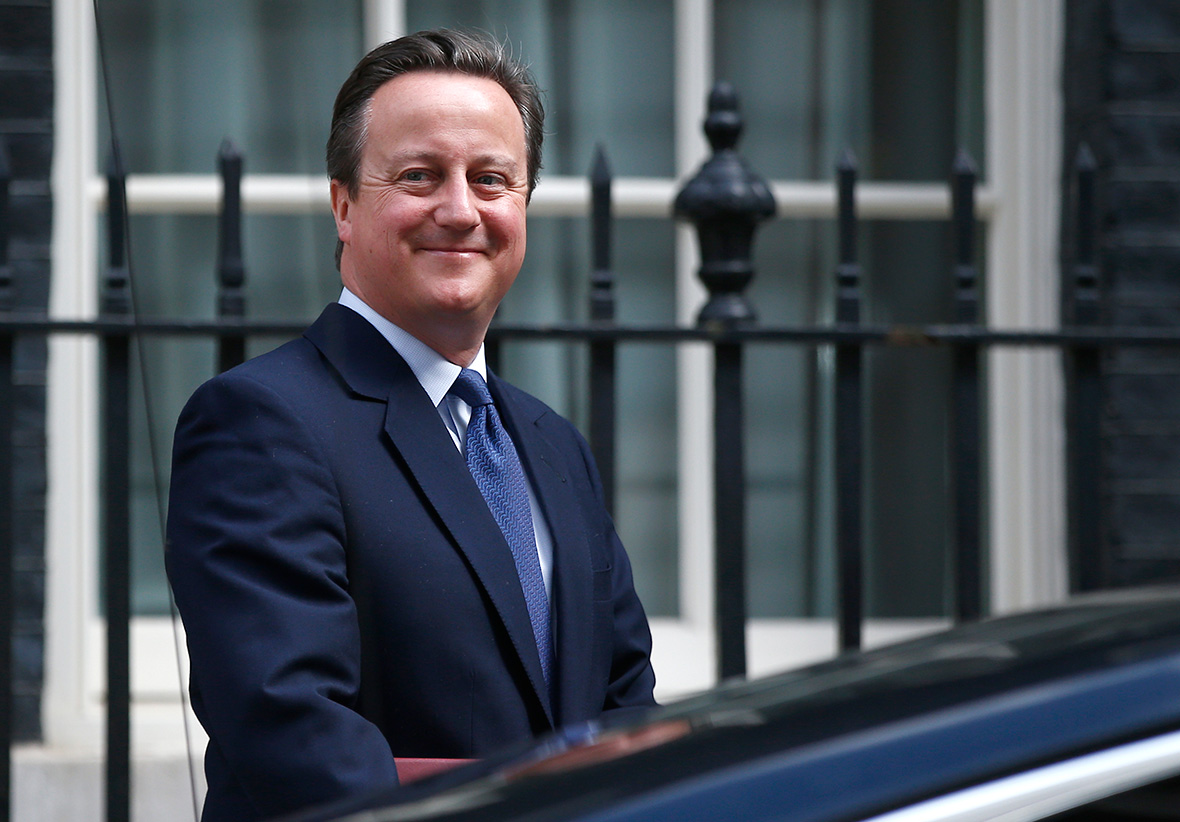 Photos of David Cameron's last day at Downing Street as prime minister ...