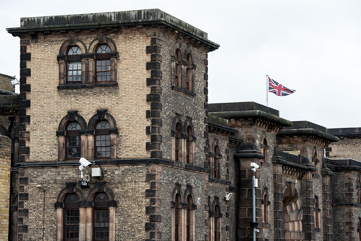 Thousands of prisoners to be freed to ease overcrowded British jail system