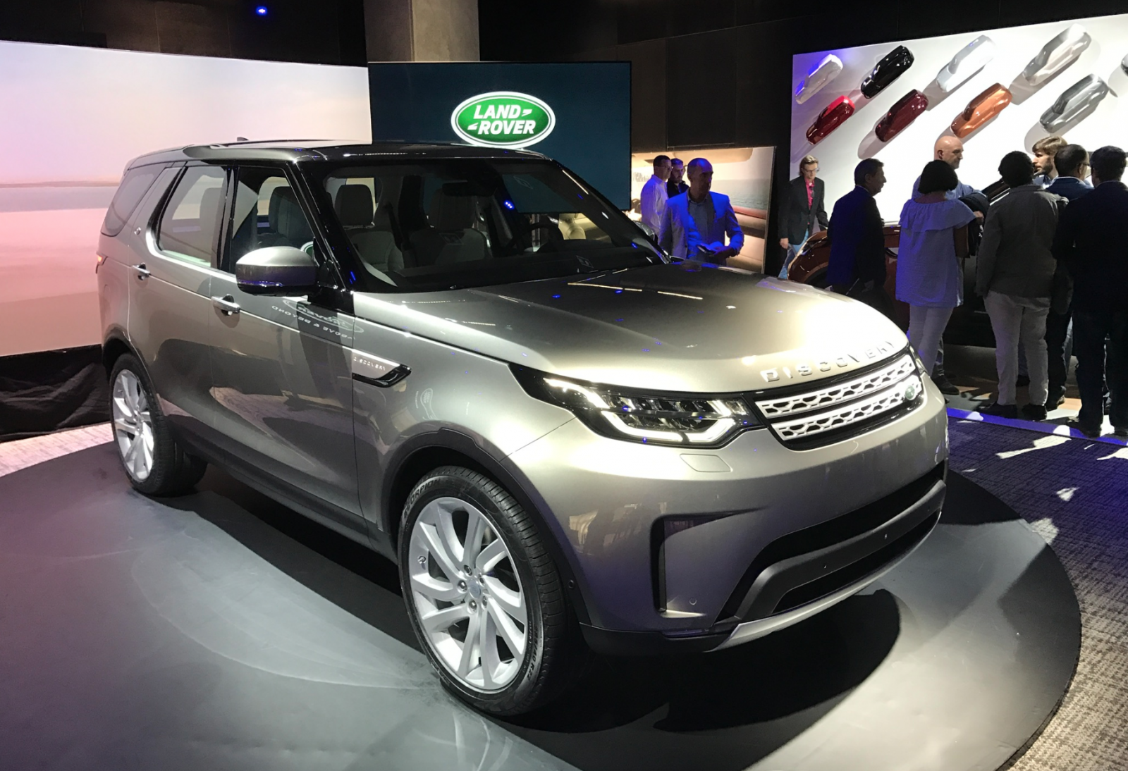 New Land Rover Discovery revealed at Paris Motor Show