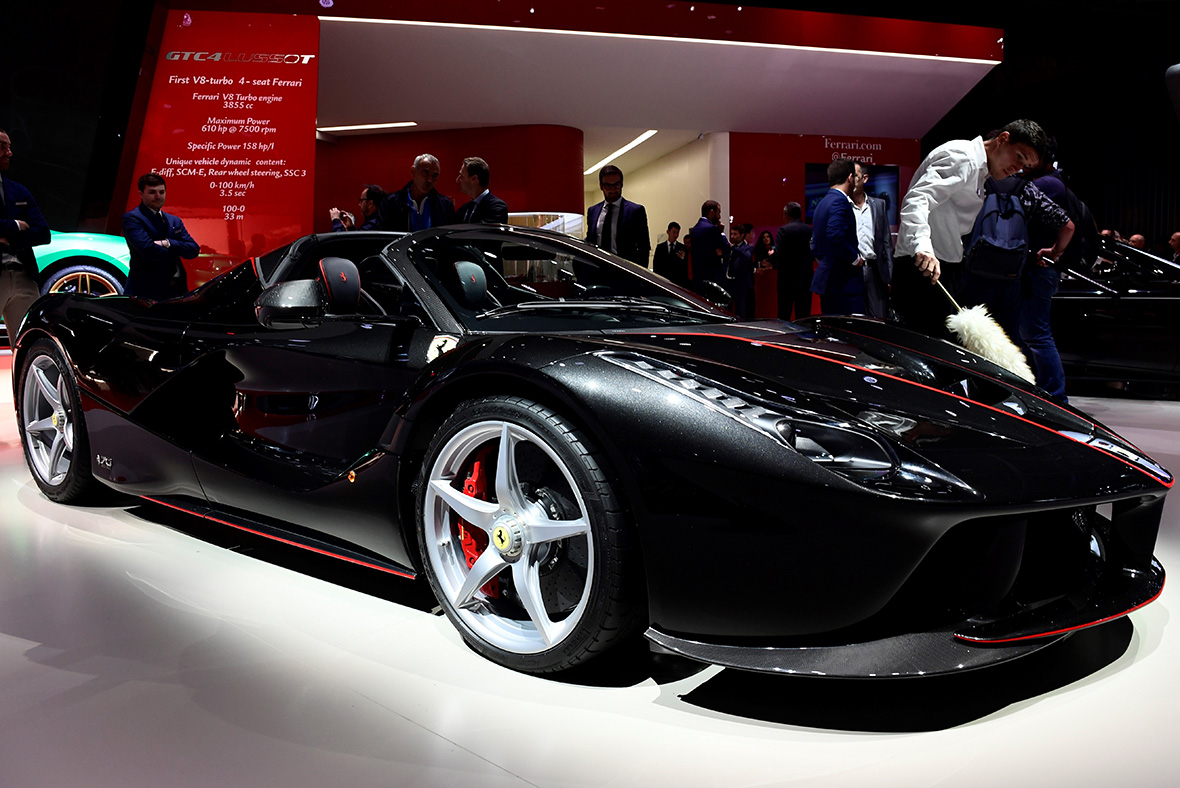 Paris Motor Show 2016: Photos of Ferrari's £2m hybrid LaFerrari Aperta ...