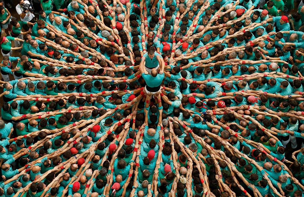 Spain: Teams construct human towers at the 26th Concurs de Castells in ...