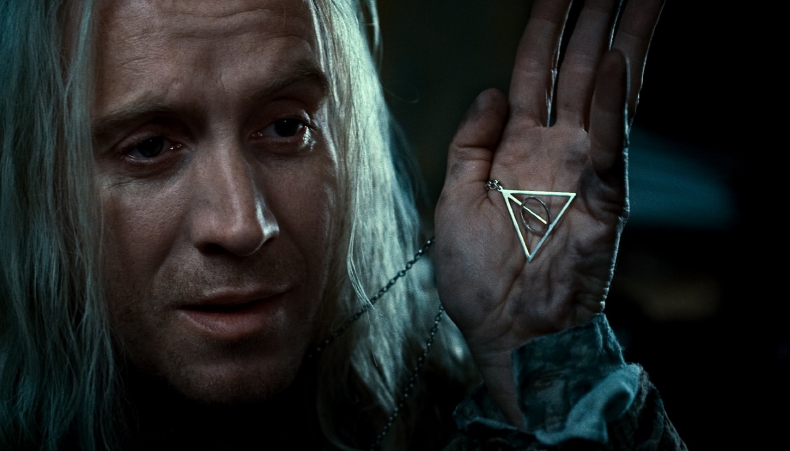 fantastic-beasts-sequels-credence-s-return-dumbledore-and-grindelwald