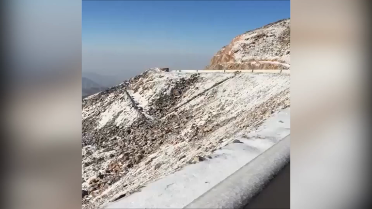 Freak snow engulfs desert kingdom of UAE as temperatures drop to -5C ...