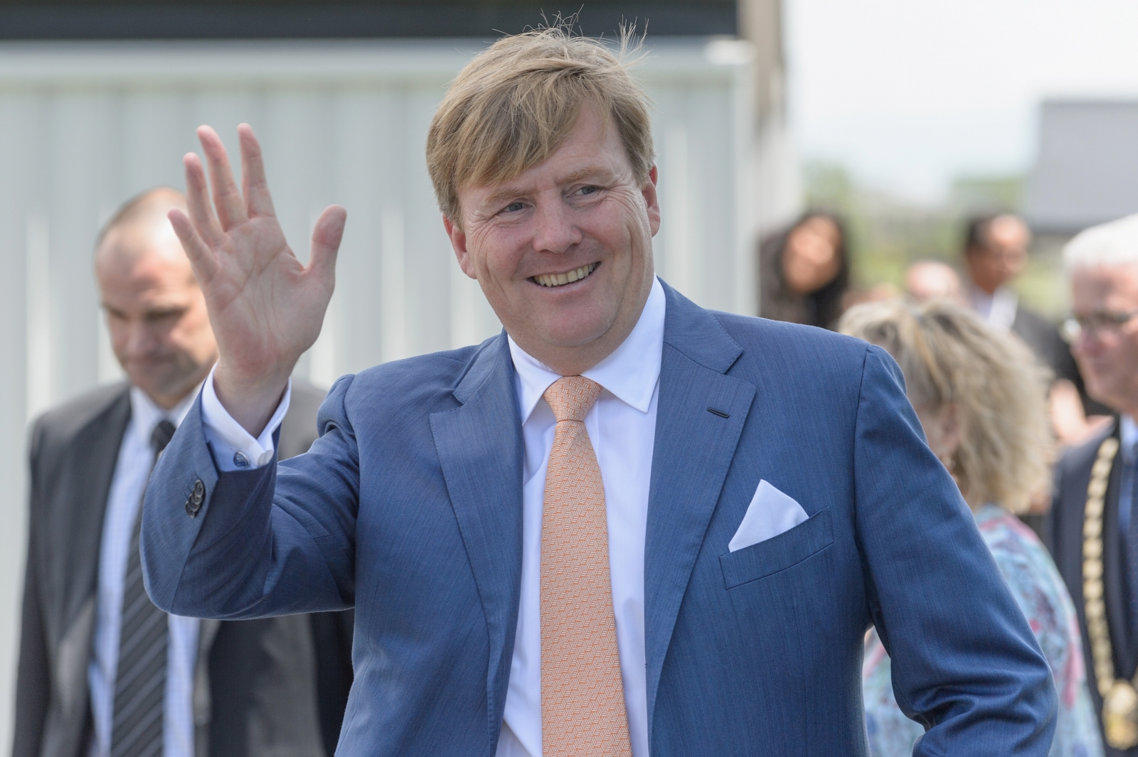 Dutch King Willem-Alexander secretly co-piloted commercial flights for ...