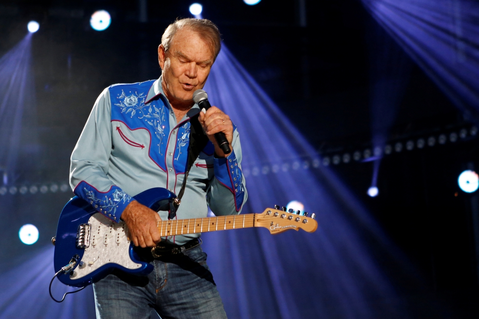 Glen Campbell dead: 'Rhinestone Cowboy' singer and country music star ...