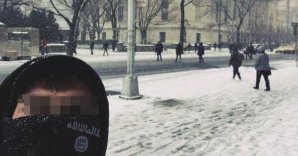 Man wearing Isis scarf takes selfie outside New York's Met museum: 'We ...