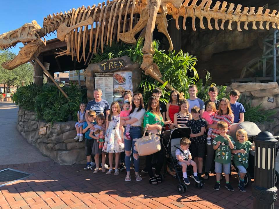 Britain's largest family splurges on Disney World trip with 20 kids and ...