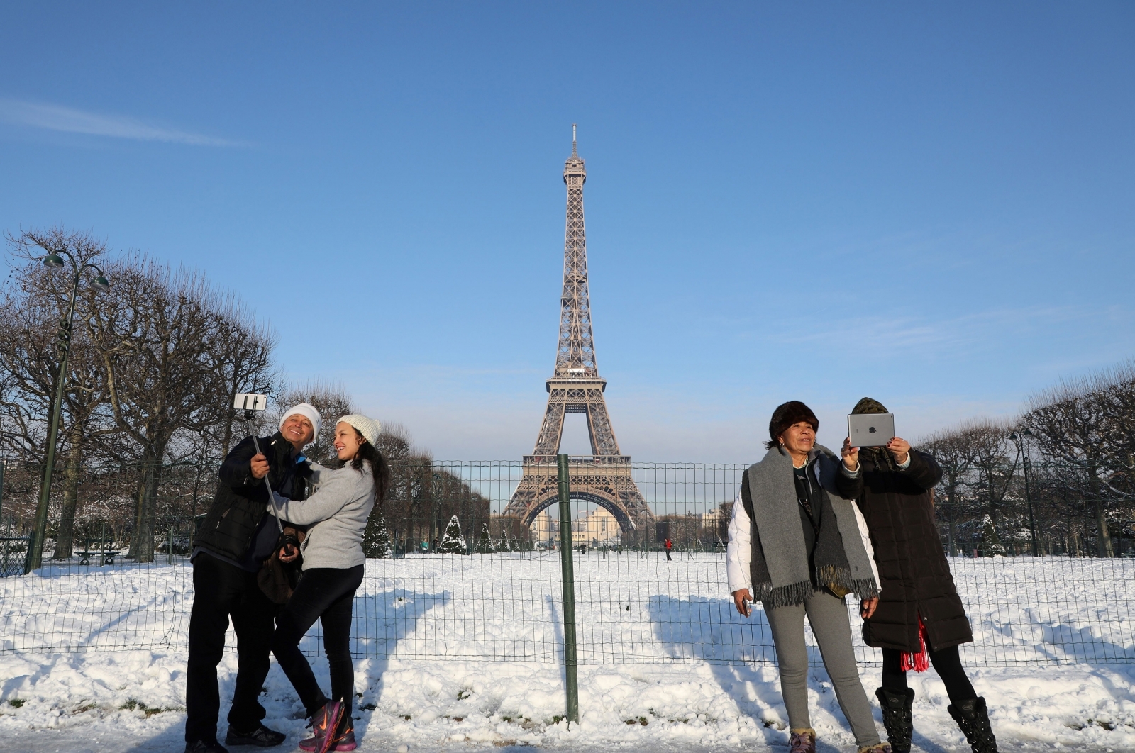25 photos of snow-covered Paris looking even more beautiful than normal