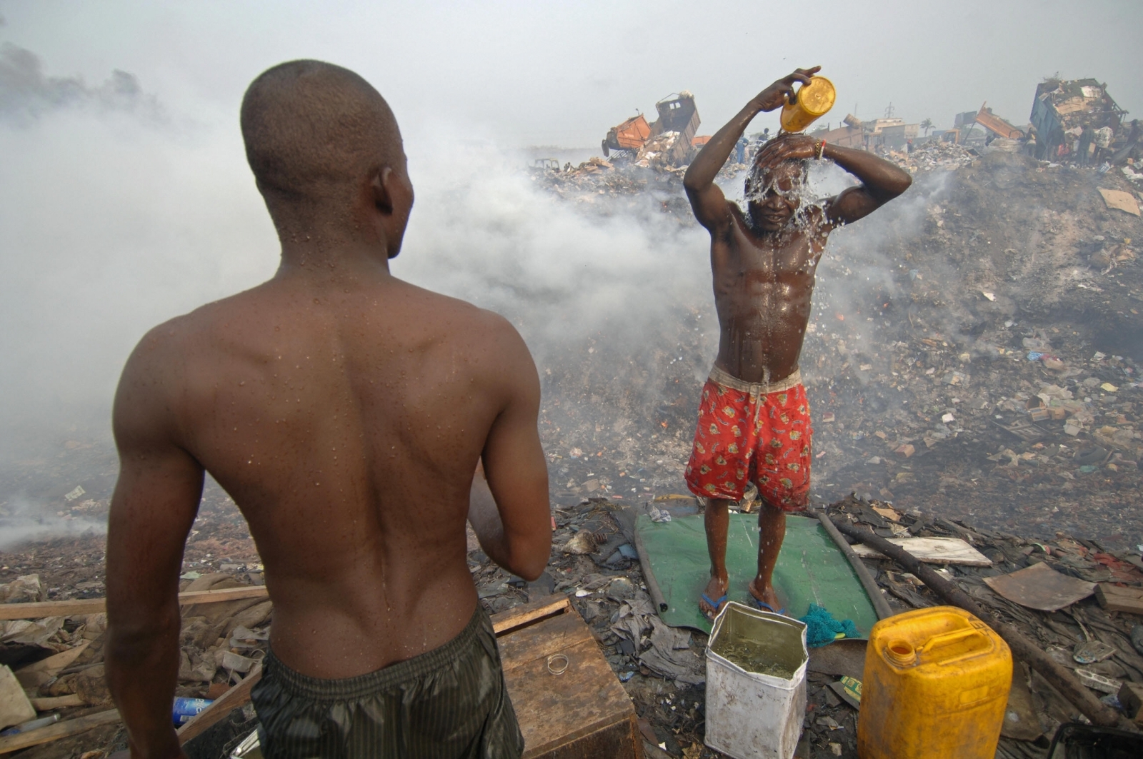 Race to trash mountain: World's worst garbage dumps and the deadly ...