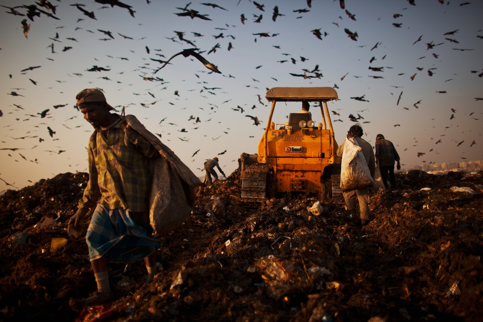 Race to trash mountain: World's worst garbage dumps and the deadly ...