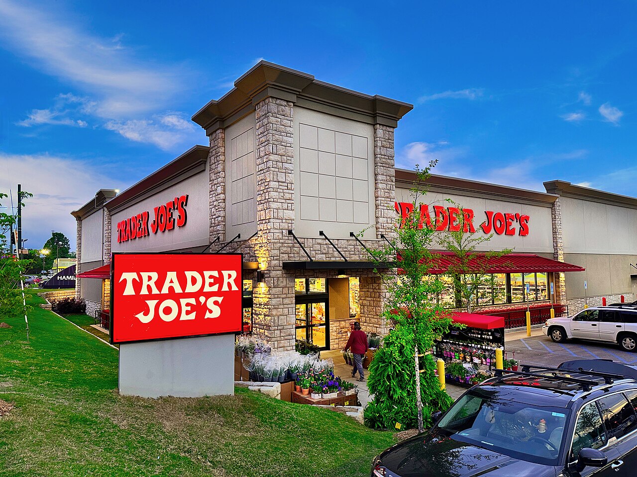 Why Do People Line Up For Trader Joe's Tote Bags? The Surprising Reason ...