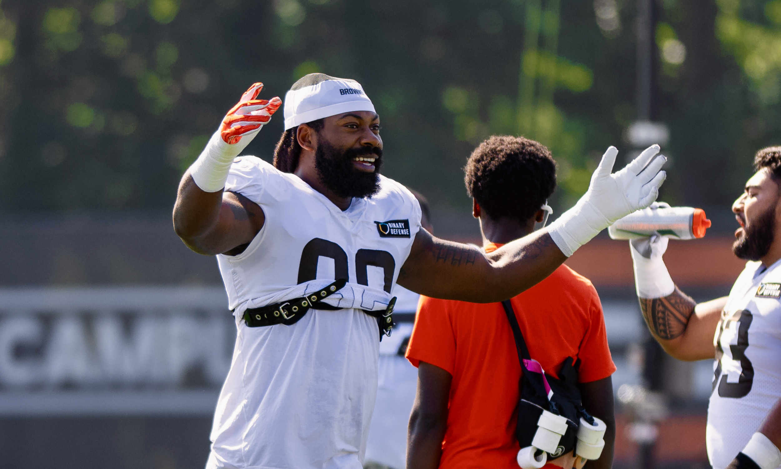 Why Did Za'Darius Smith Suddenly Retire Weeks After Signing His New Eagles Deal? | IBTimes UK