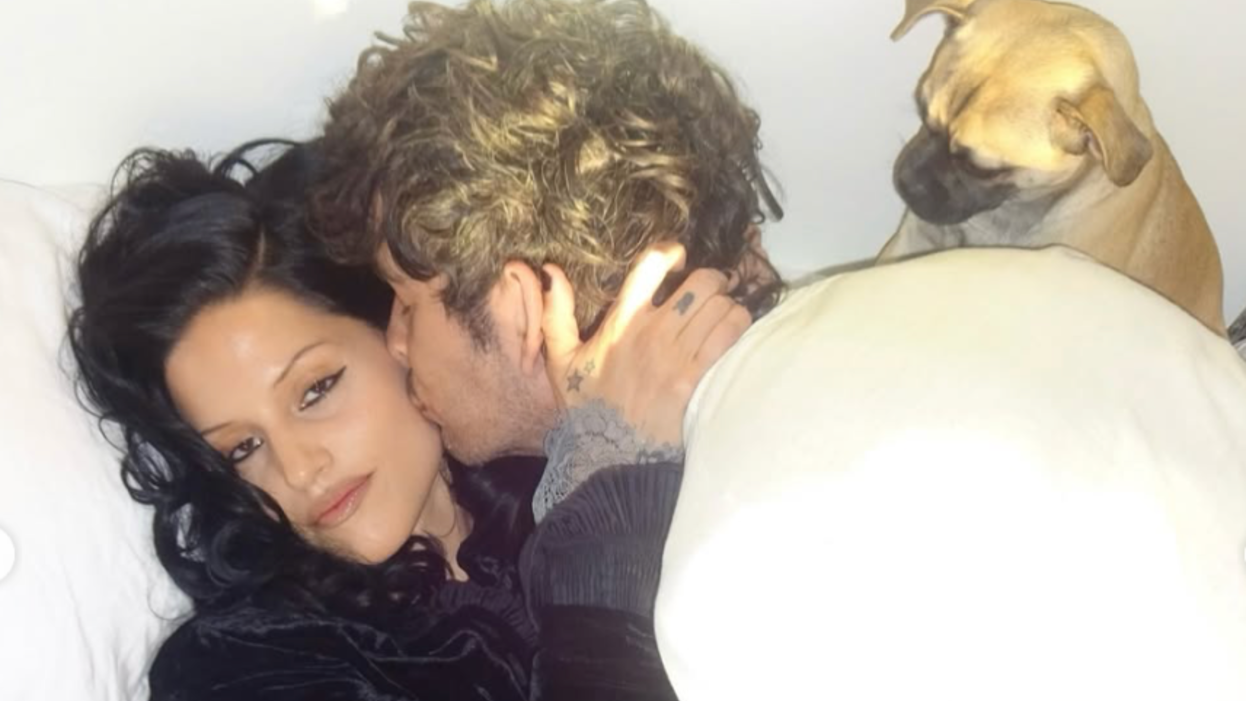 Fans In Frenzy As Matty Healy's Fiancée Gabriette Posts Cryptic Bathtub ...