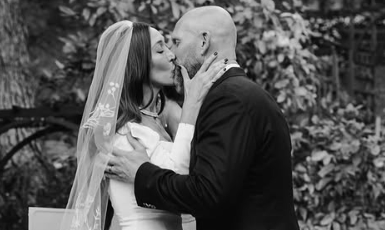 Alana Hadid: Who Is Bella and Gigi Hadid's Sister Who Just Married Ross ...