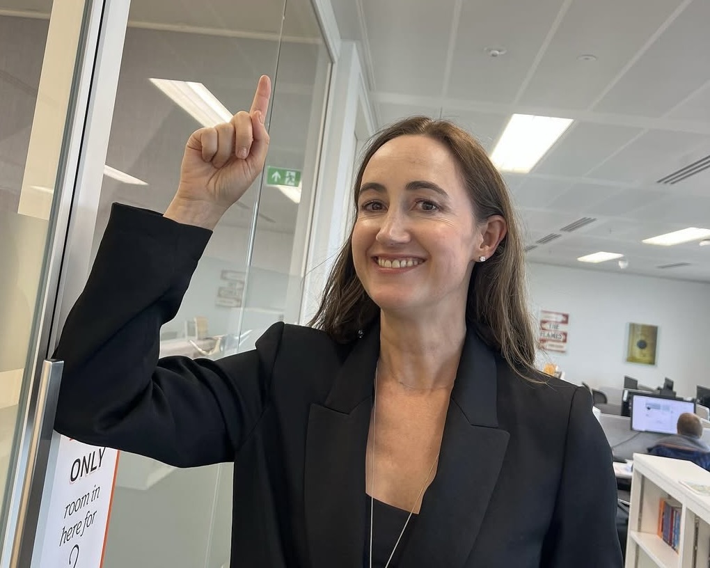 Quick Facts about Sophie Kinsella: Career, Family, Net Worth and Her ...