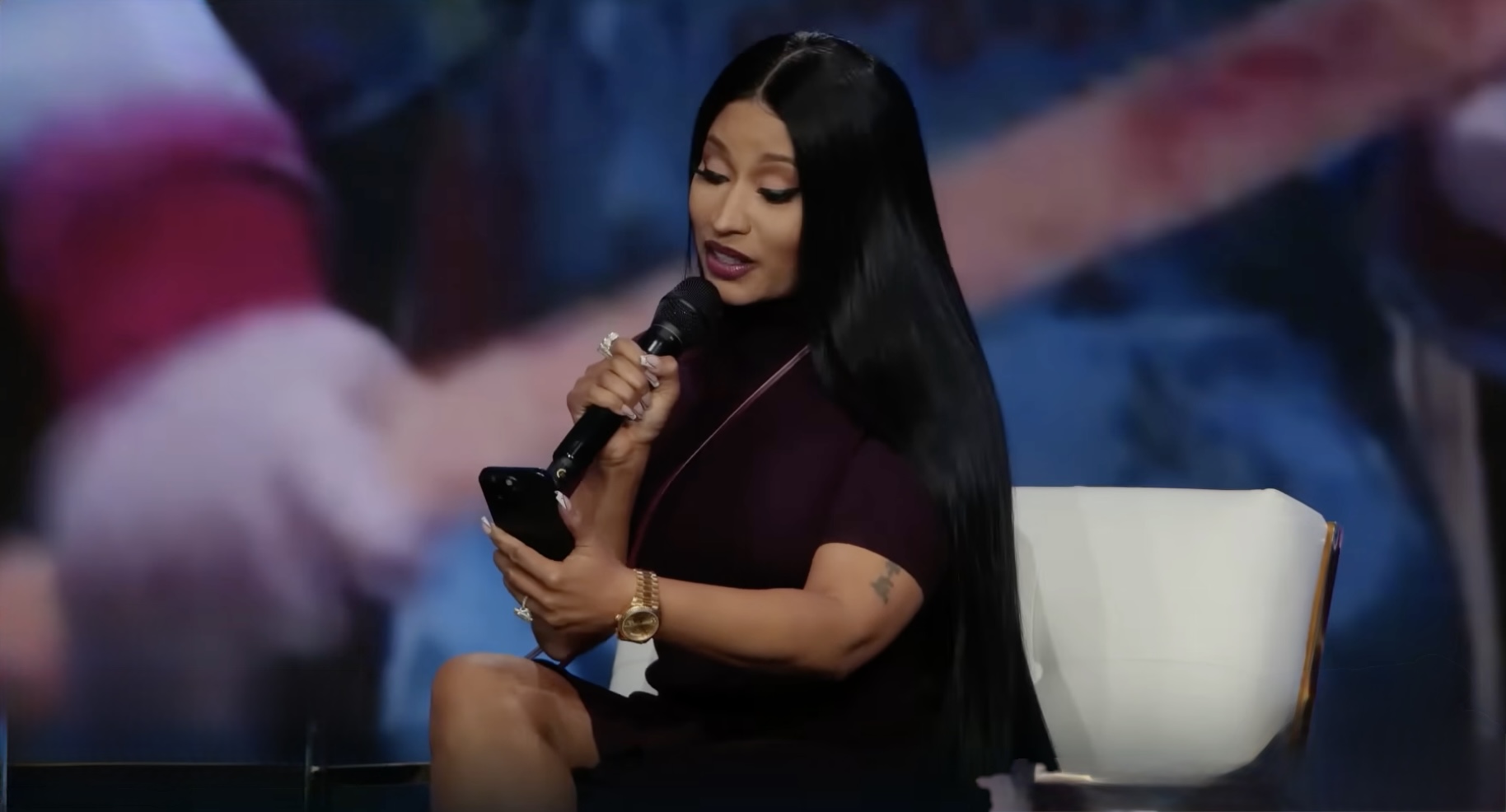 Is Nicki Minaj Not a US Citizen? Rap Queen's Citizenship Issue ...